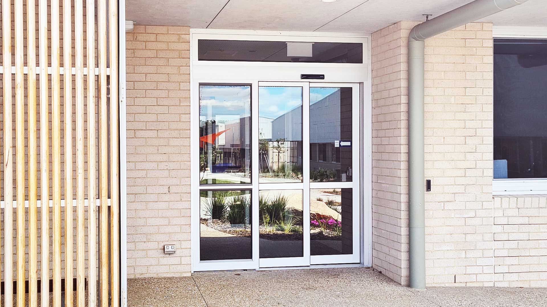 Bass Coast College utilises ASSA ABLOY SL521 ADS-F Telescopic Doors to ...