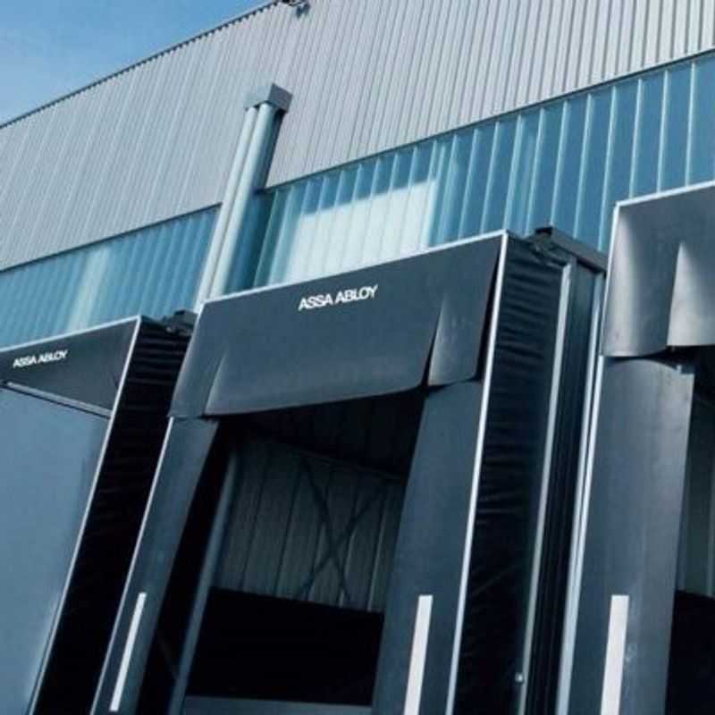 ASSA ABLOY DS6060P curtain dock shelter parallel