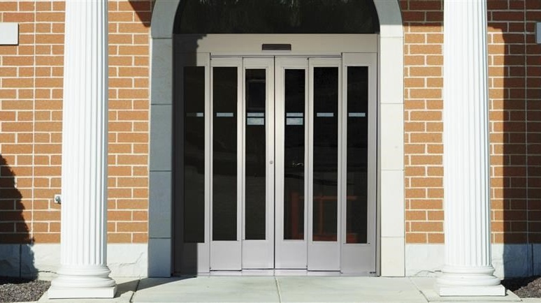 New compact telescopic sliding door